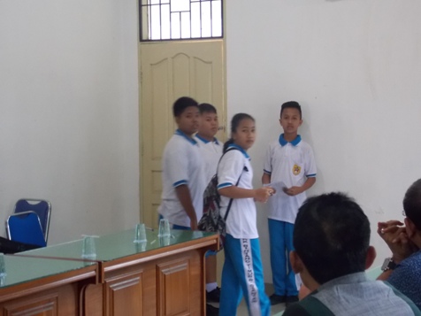 Pelajar SMP RK Bintang Timur Wawancarai DPRD Siantar isiantar.com (3)