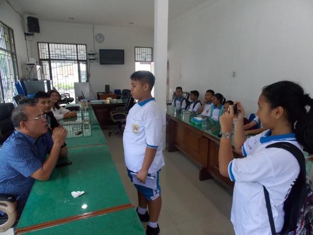 Siswa-siswi SMP RK Bintang Timur Datangi DPRD Siantar